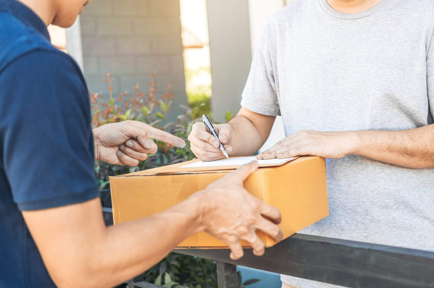 5 Reasons Your Package Delivery Service Uniforms Matter to Customers